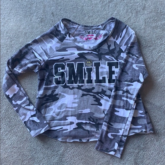 So Nikki | Shirts & Tops | So Nikki Long Sleeve Tee | Poshmark